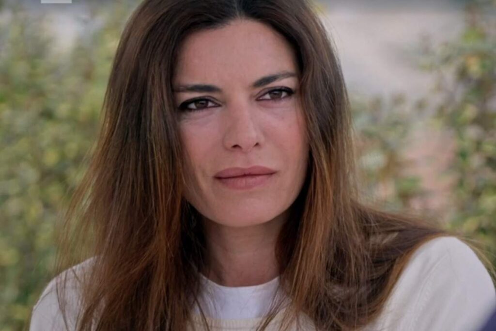 Un Posto al Sole colpo di scena, Angela torna? Le parole di Claudia ...